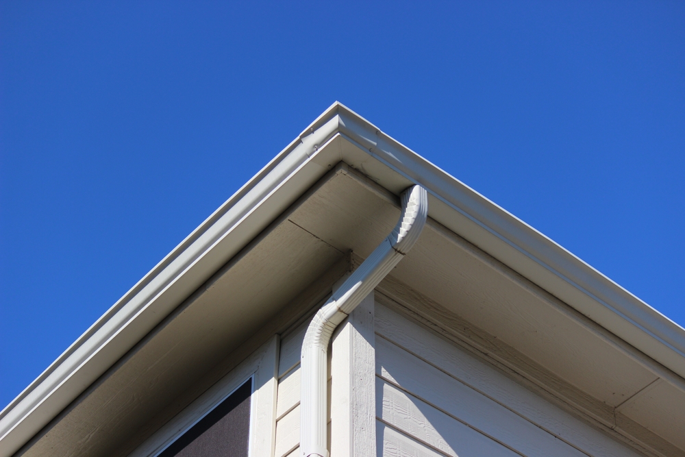 Seamless vs. Traditional Gutters: A Complete Comparison Guide